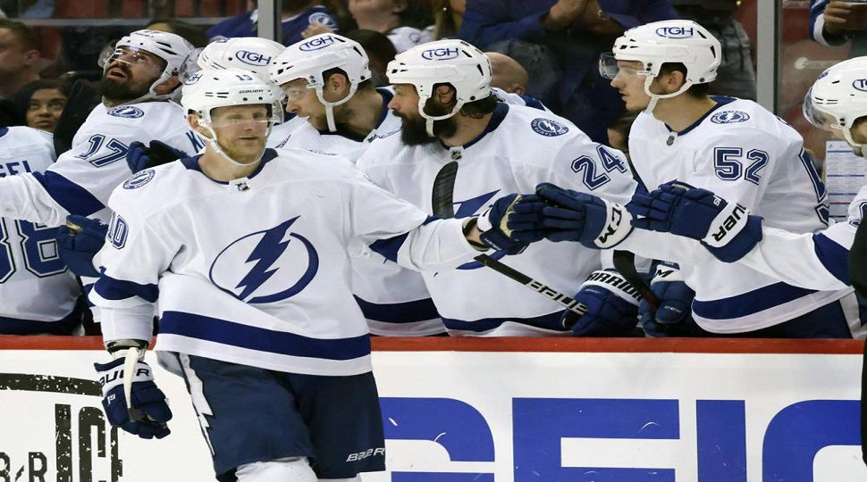 Lightning strike first against Panthers, win 4-1 in Game 1