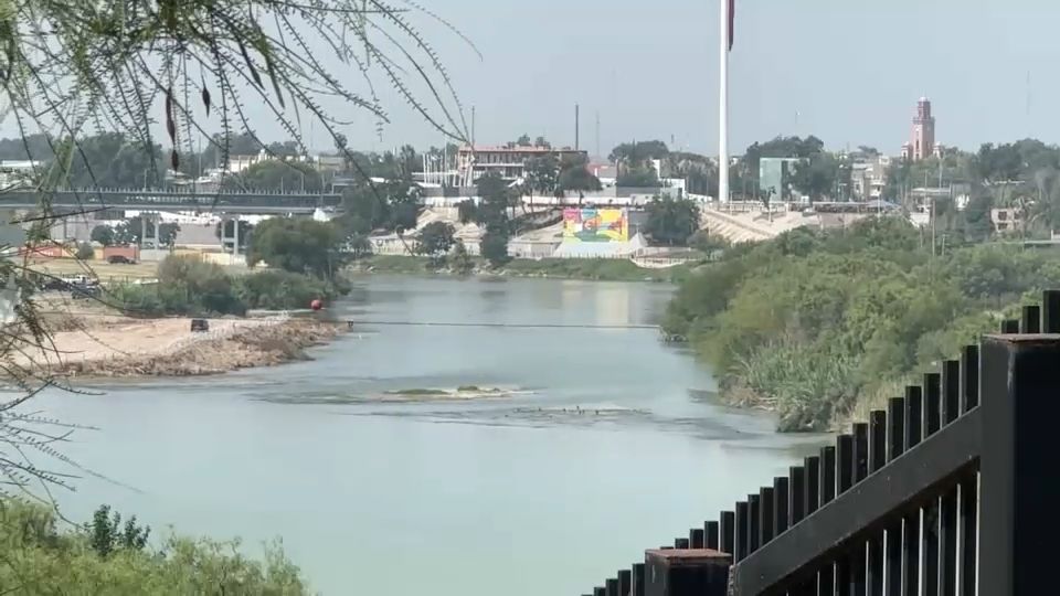 Texas installing buoys to deter border crossings