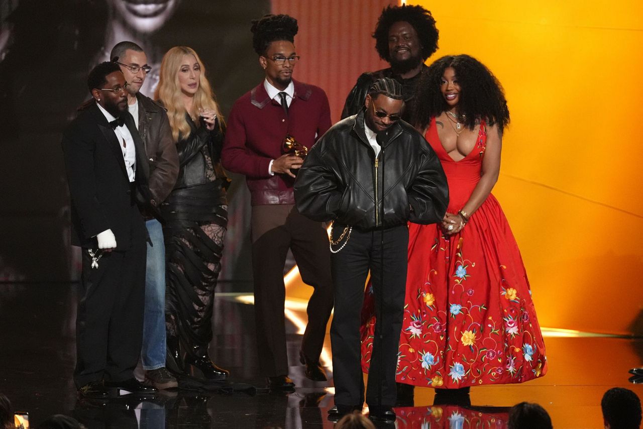 A smiling Cher laughs at her Grammys flubs in a good-natured, chaotic ...