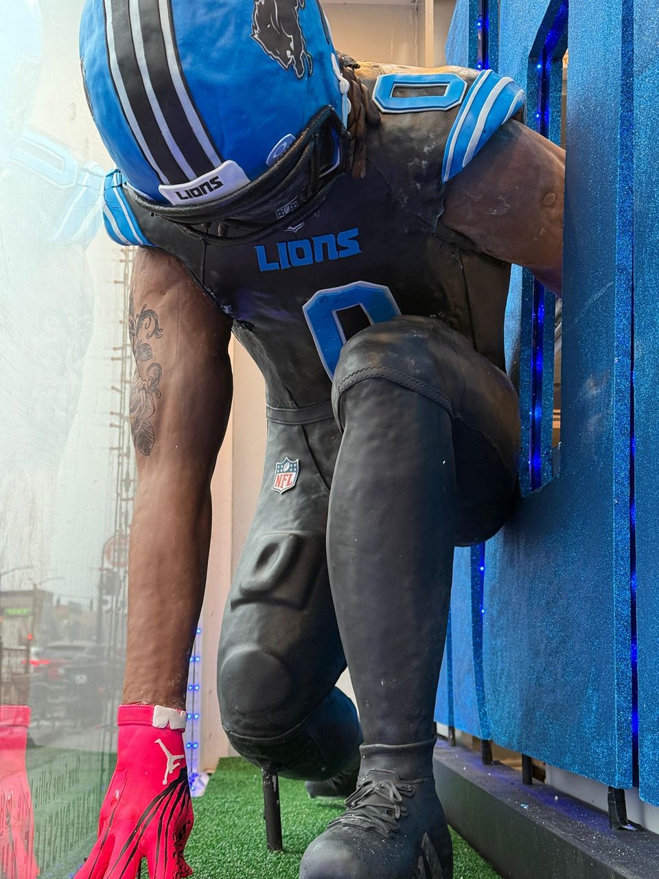 Life-size Lions cake displayed at Michigan bakery