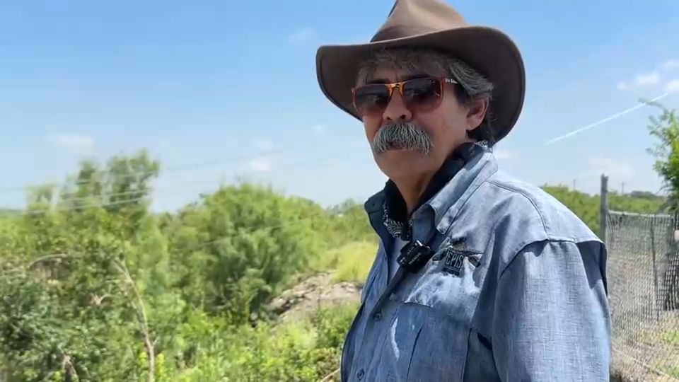 Kayak business owner sues over Rio Grande buoy barrier