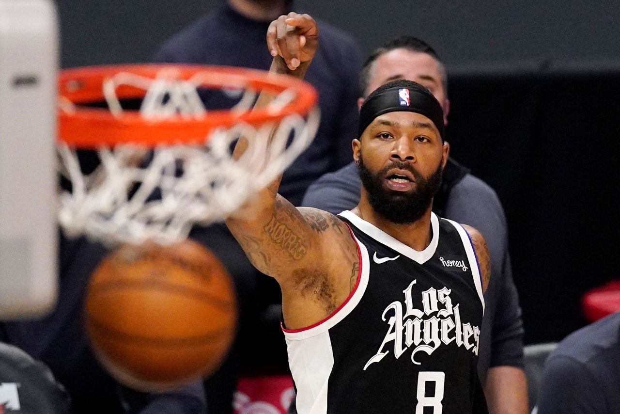 Leonard leads Clippers past 76ers in Rivers' first game back