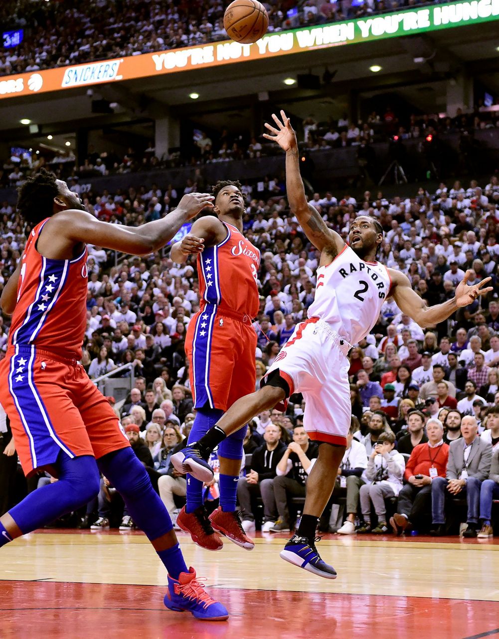 Leonard hits bouncer at buzzer, Raptors beat 76ers in Game 7