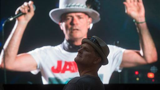 Canadians Bid Adieu to Beloved Band Whose Singer is Dying