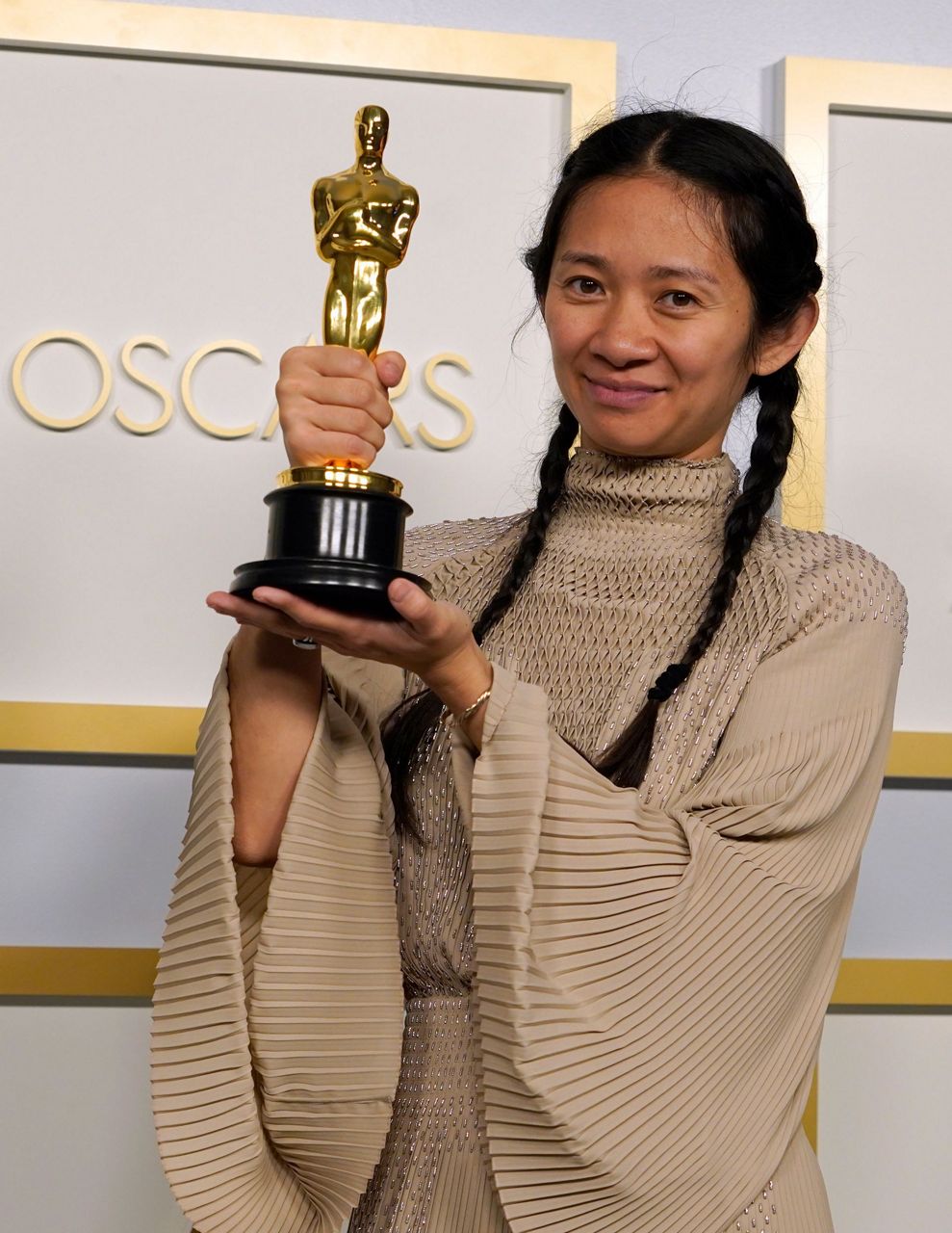Chloé Zhao wins best director Oscar for 'Nomadland'