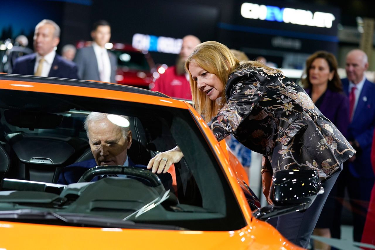 Biden test drives electric cars, announces $900M for charging stations ...