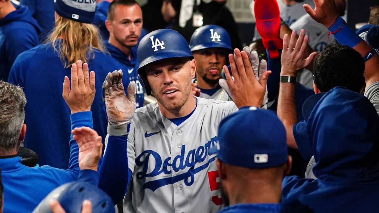 Freeman hits go-ahead 3-run HR as Dodgers beat Braves