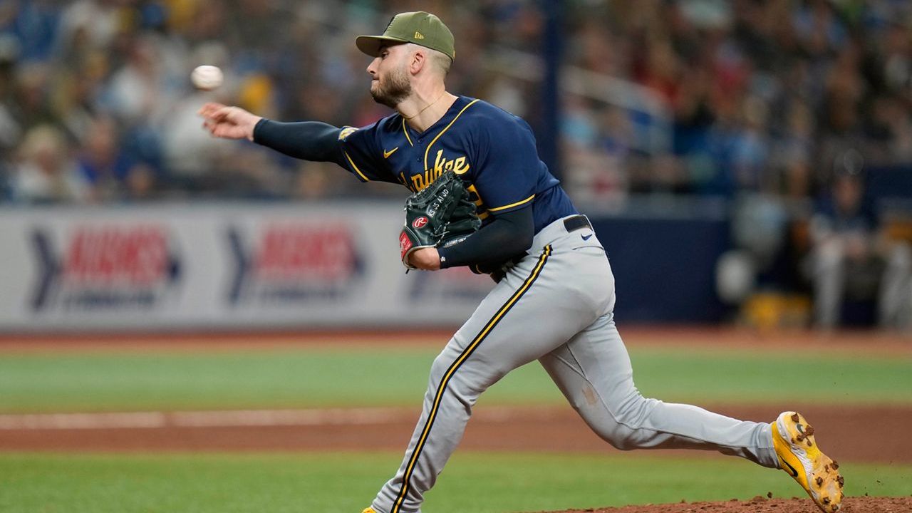 Brewers acquire Chafin from Diamondbacks
