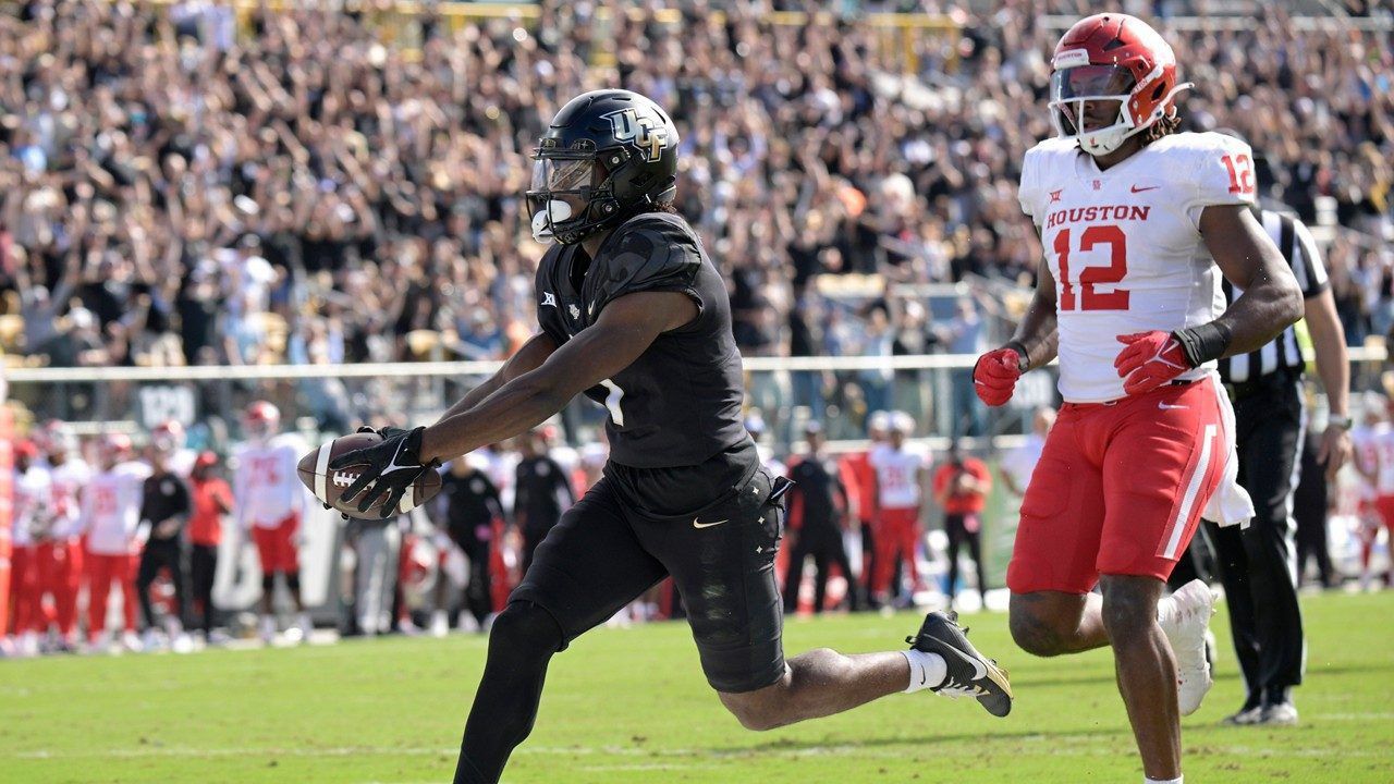 UCF extends bowl streak, powers past Houston 27-13
