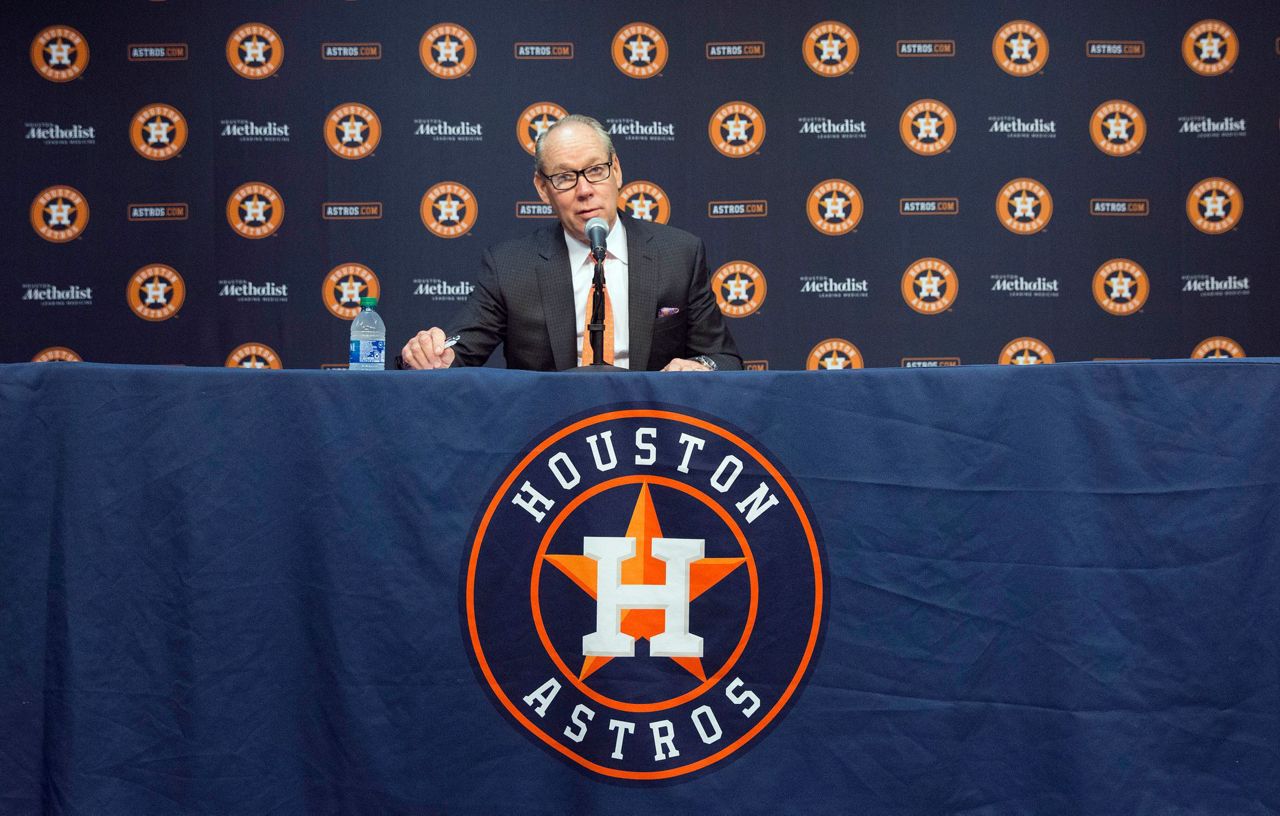 Astros' Hinch, GM banned for season for sign-stealing