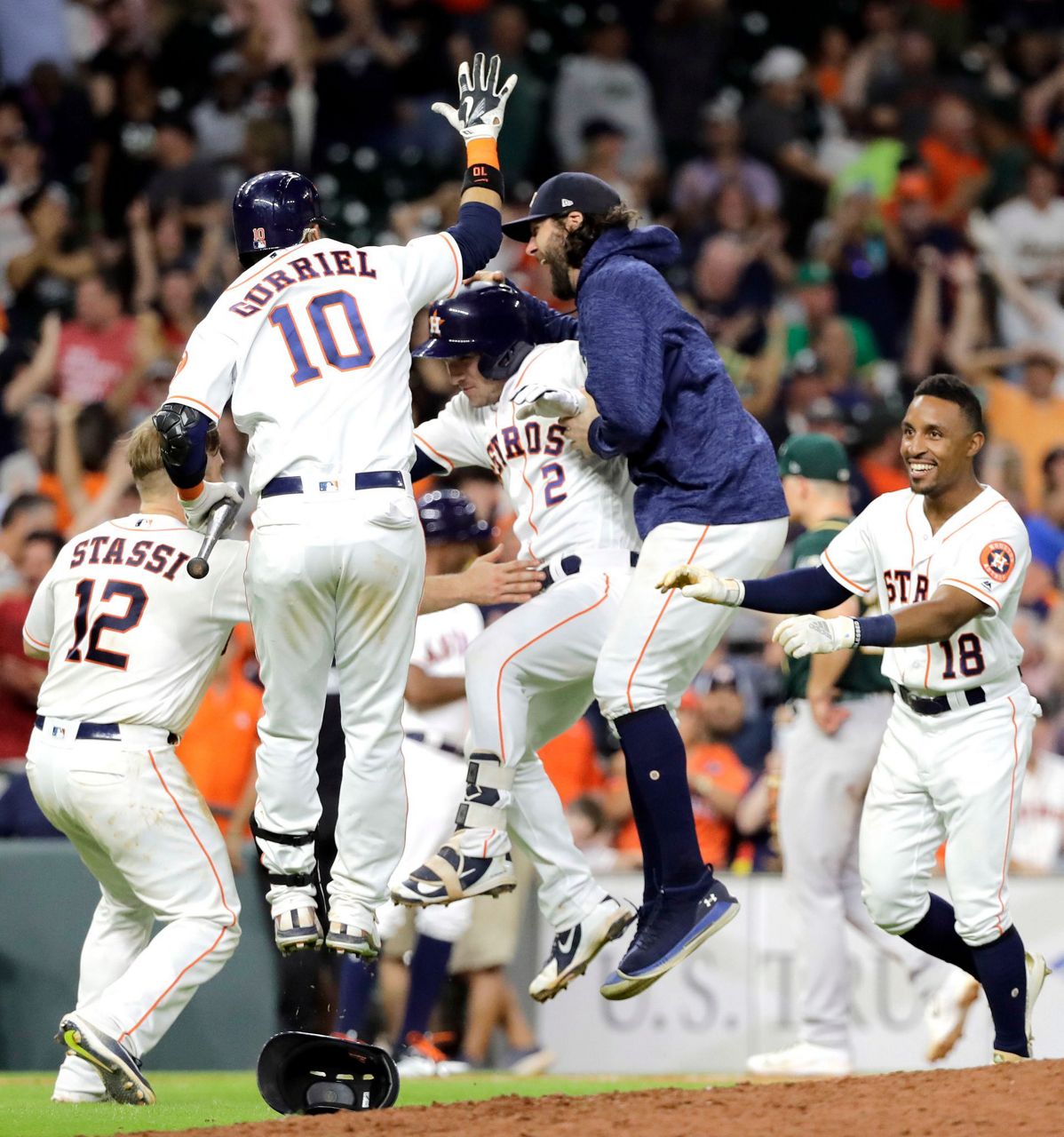 Astros beat A's 6-5 on bizarre play in 11th inning