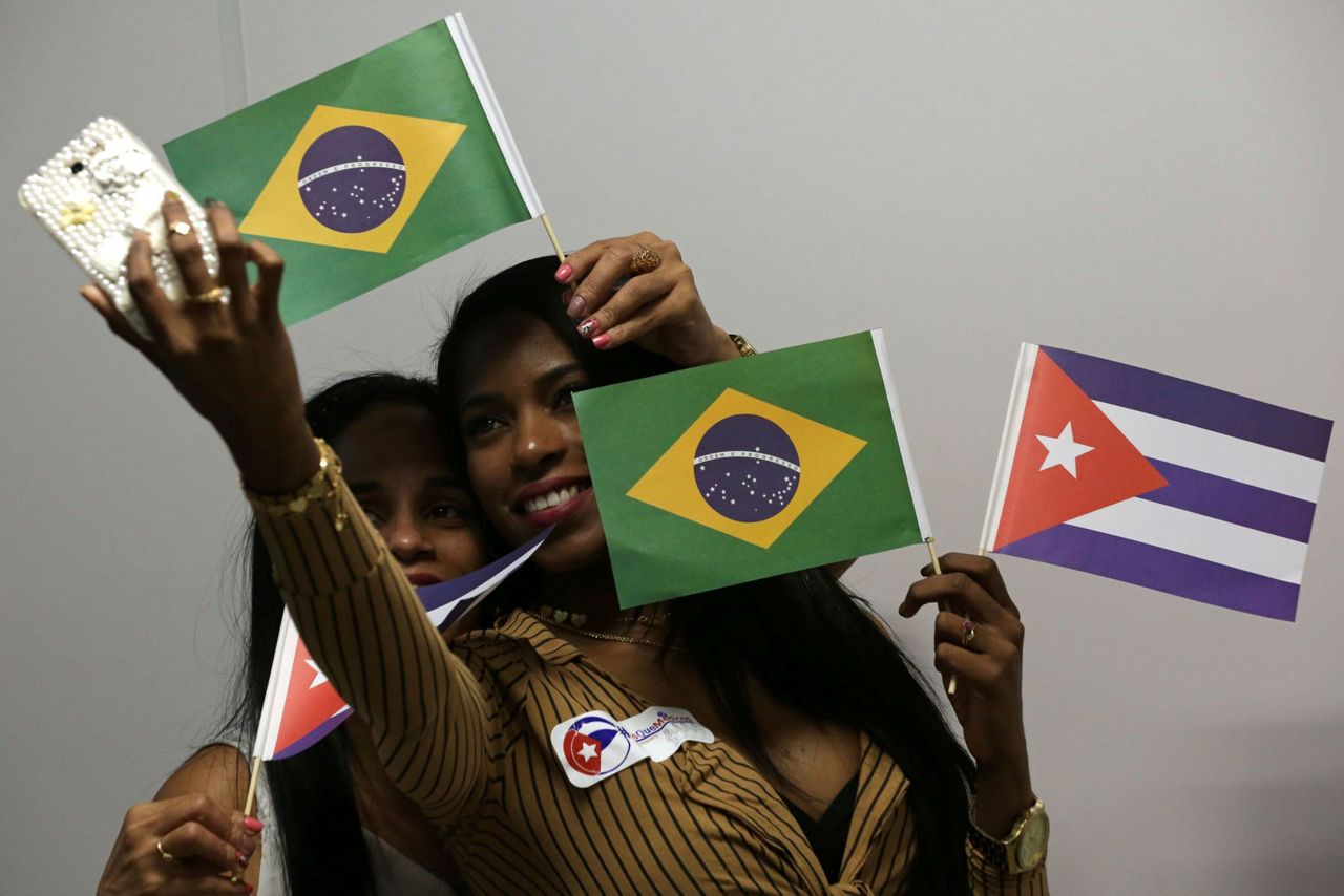 Cuban doctors land in Havana after program ends with Brazil