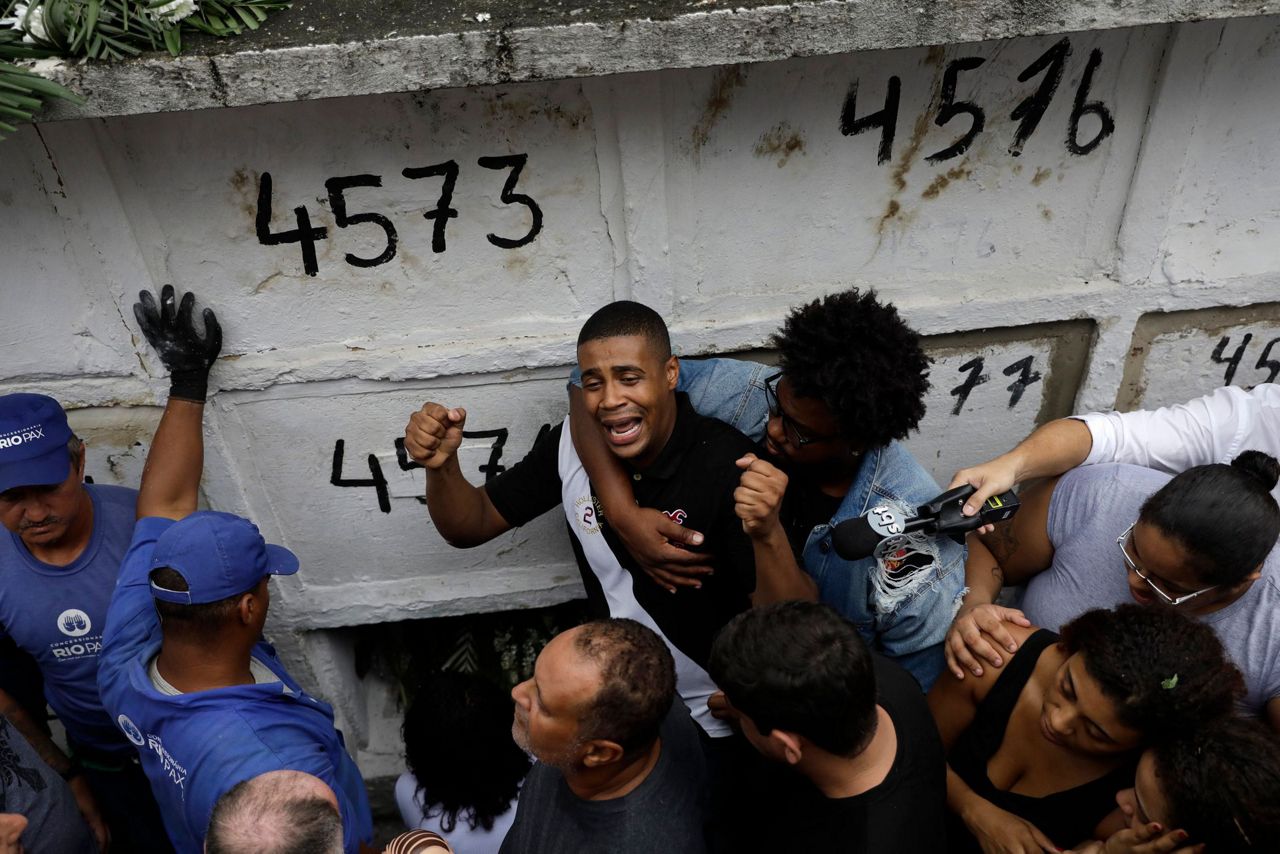 Rio family buries girl killed by stray bullet; police blamed