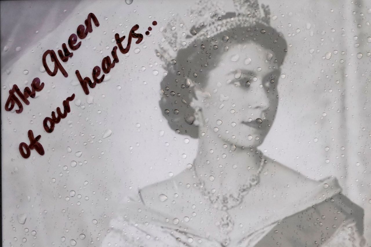 'Thank you, ma'am': A singular queen, mourned by her people