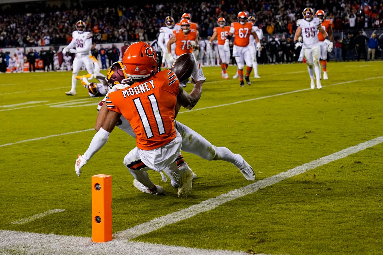 Muffed punt, Robinson TD lift Commanders over Bears 12-7