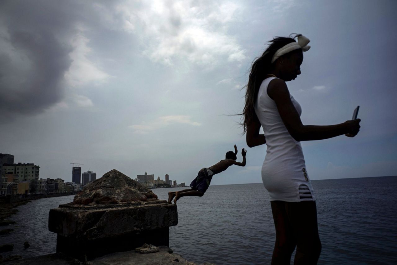 World swelters to unofficial hottest day on record