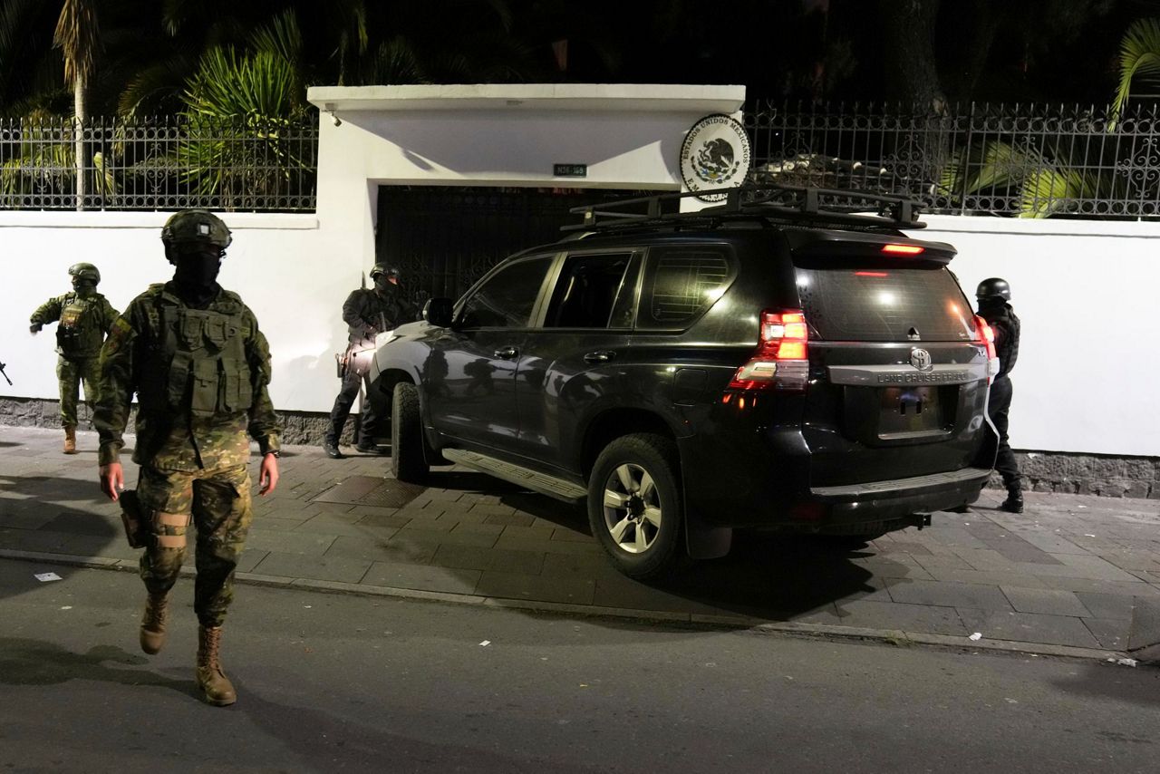 Ecuadorian police break into Mexican embassy in Quito as diplomatic ...