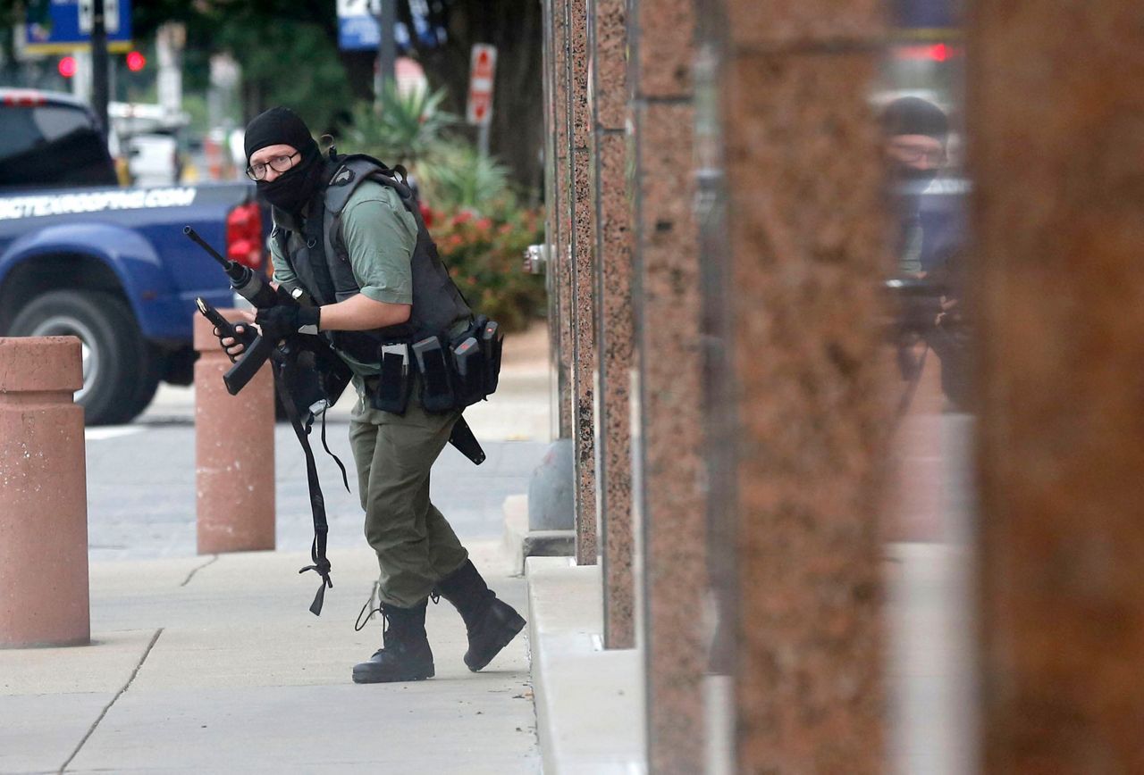 Man shot in gunfire exchange outside Dallas courthouse dies