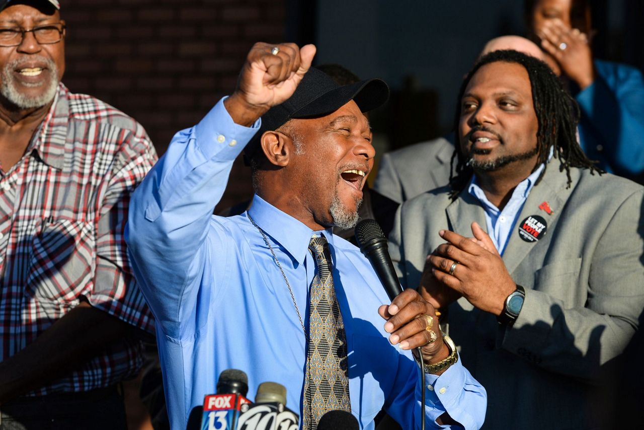 Former felons can begin registering to vote in Florida