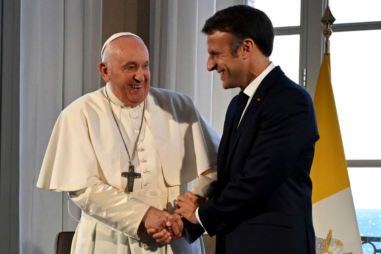 Pope Francis insists Europe doesn't have a migrant emergency and ...
