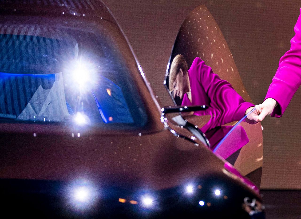 Merkel: Germany, auto industry face 'Herculean' climate task