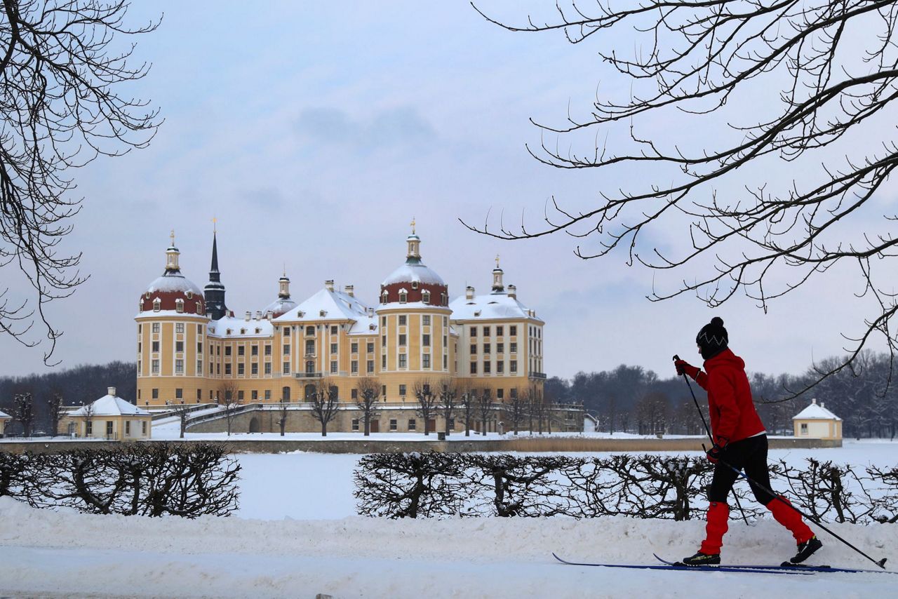 Heavy snow creates severe traffic disruptions in Germany