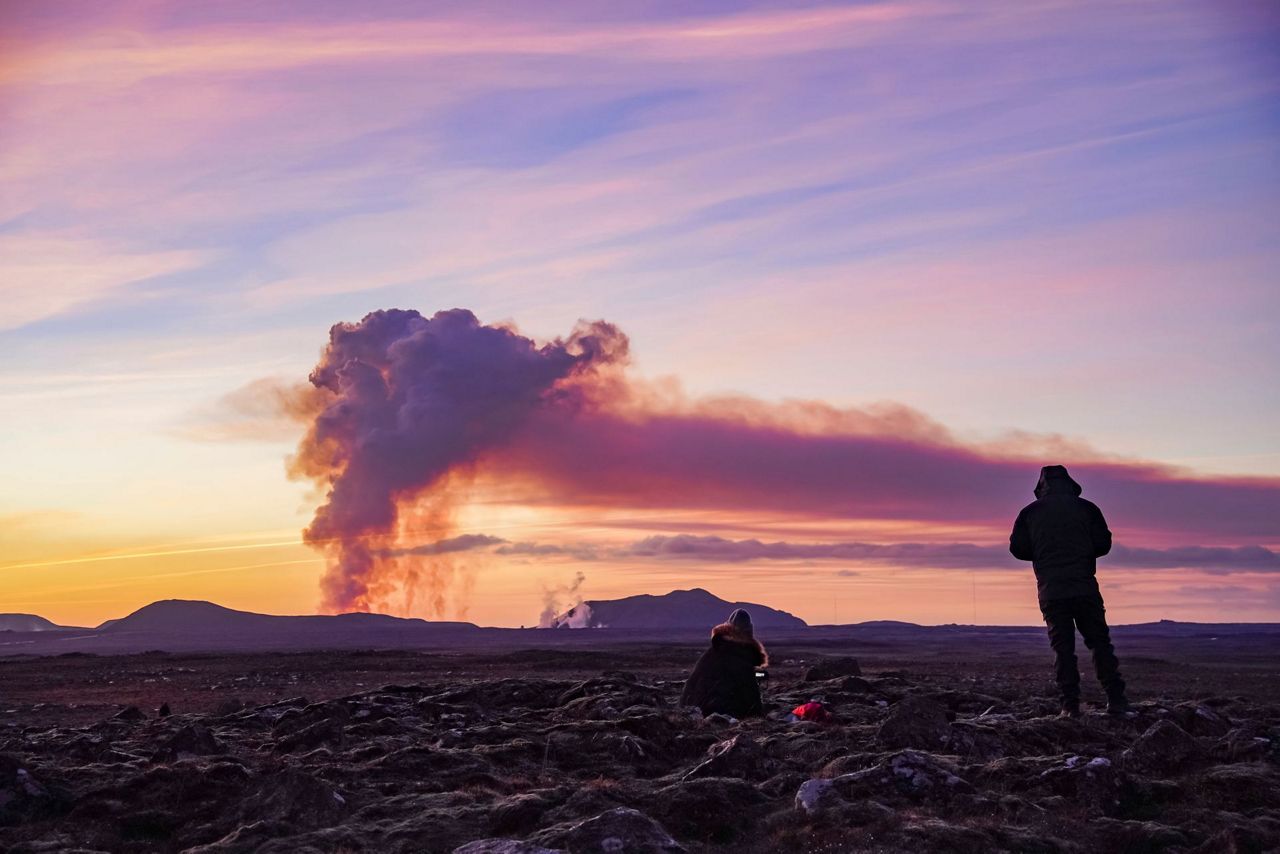 Volcano erupts in southwestern Iceland, send lava flowing toward nearby ...