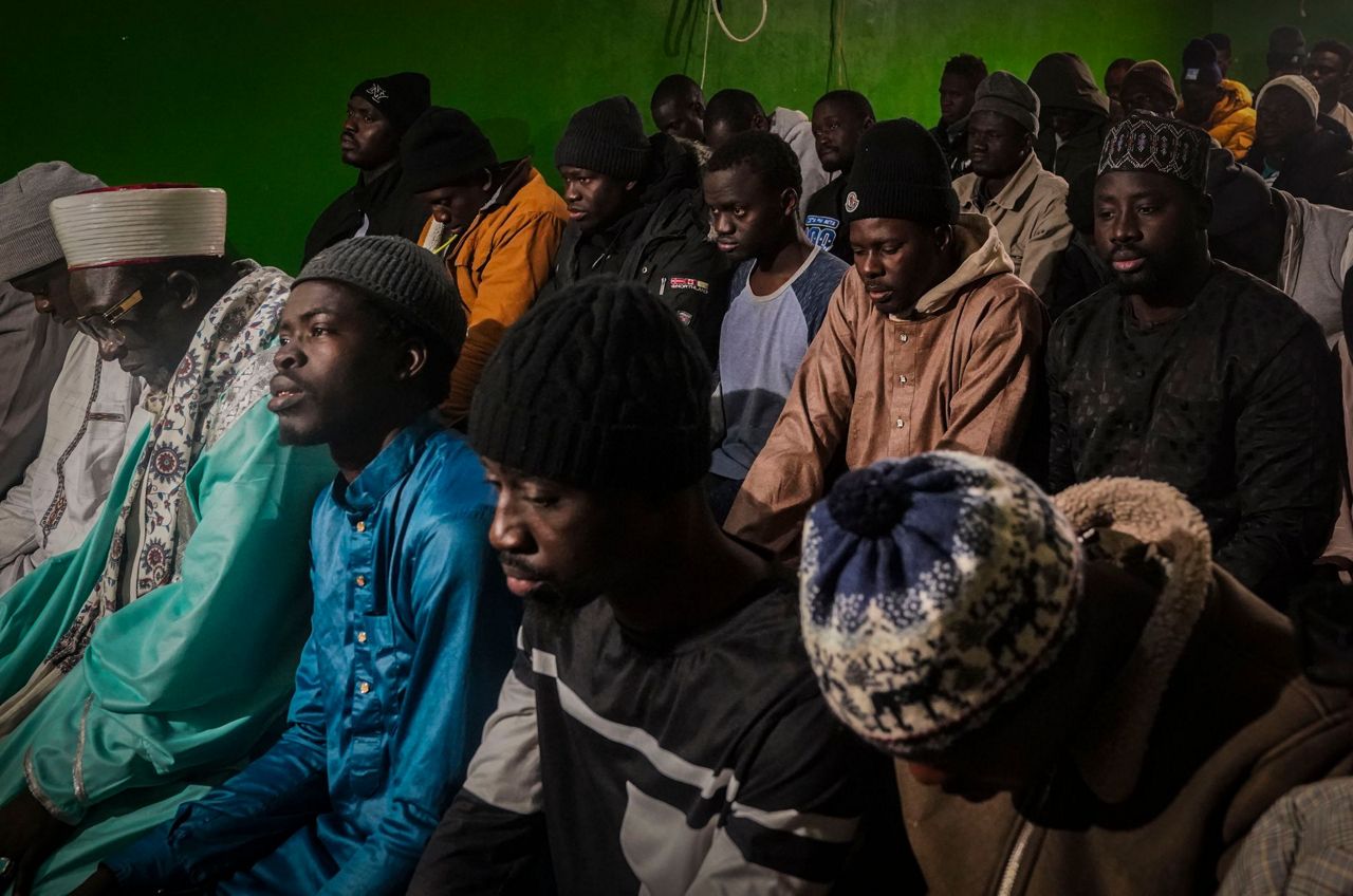 Mosques in NYC struggle to house and feed an influx of Muslim migrants ...