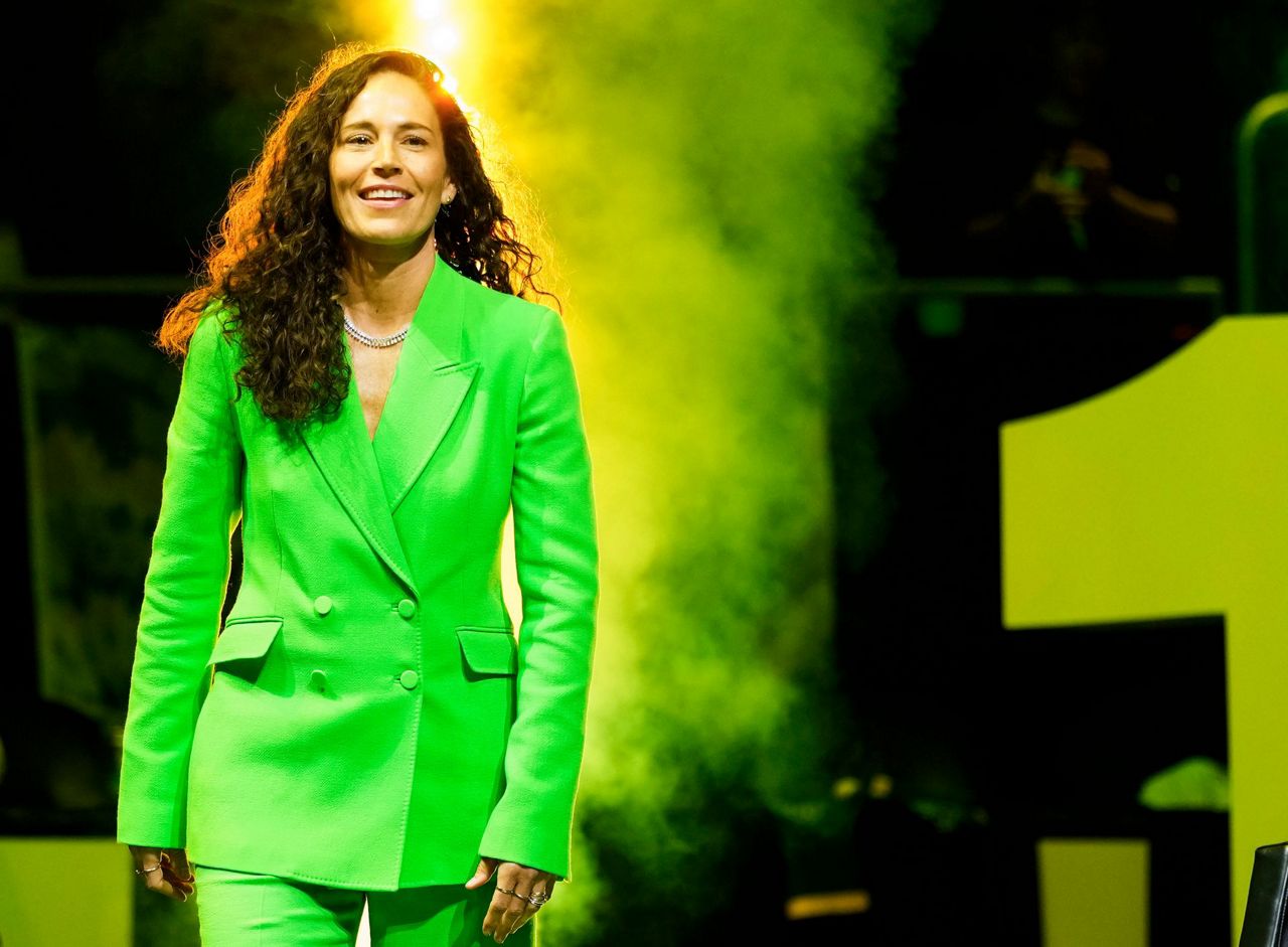 Sue Bird commands floor once more as her No. 10 retired by the Seattle ...