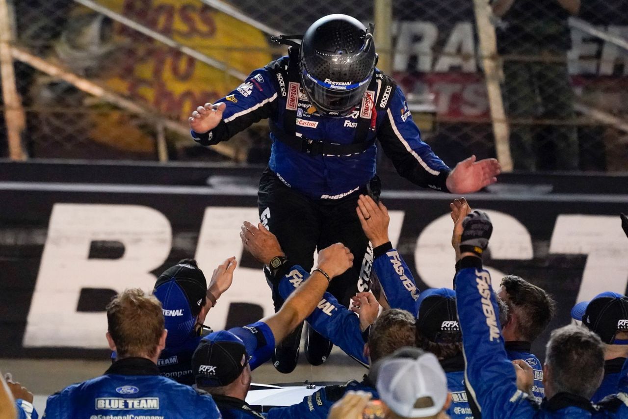 Buescher wins Bristol; Harvick, Busch, RCR out of playoffs