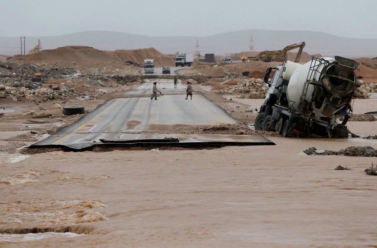 Powerful cyclone lashes Oman, Yemen; 1 dead, 40 missing