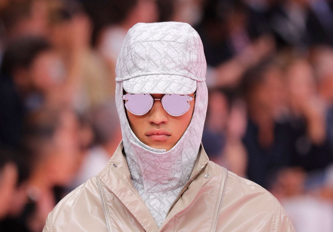 Dior brings art to Paris fashion for sculpted men's show