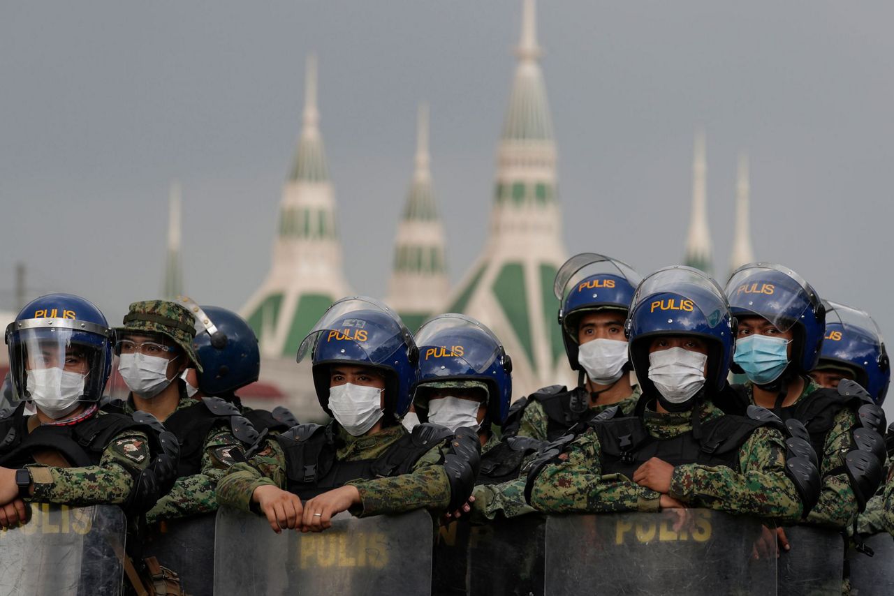 Hundreds rally in Manila ahead of Duterte's annual speech