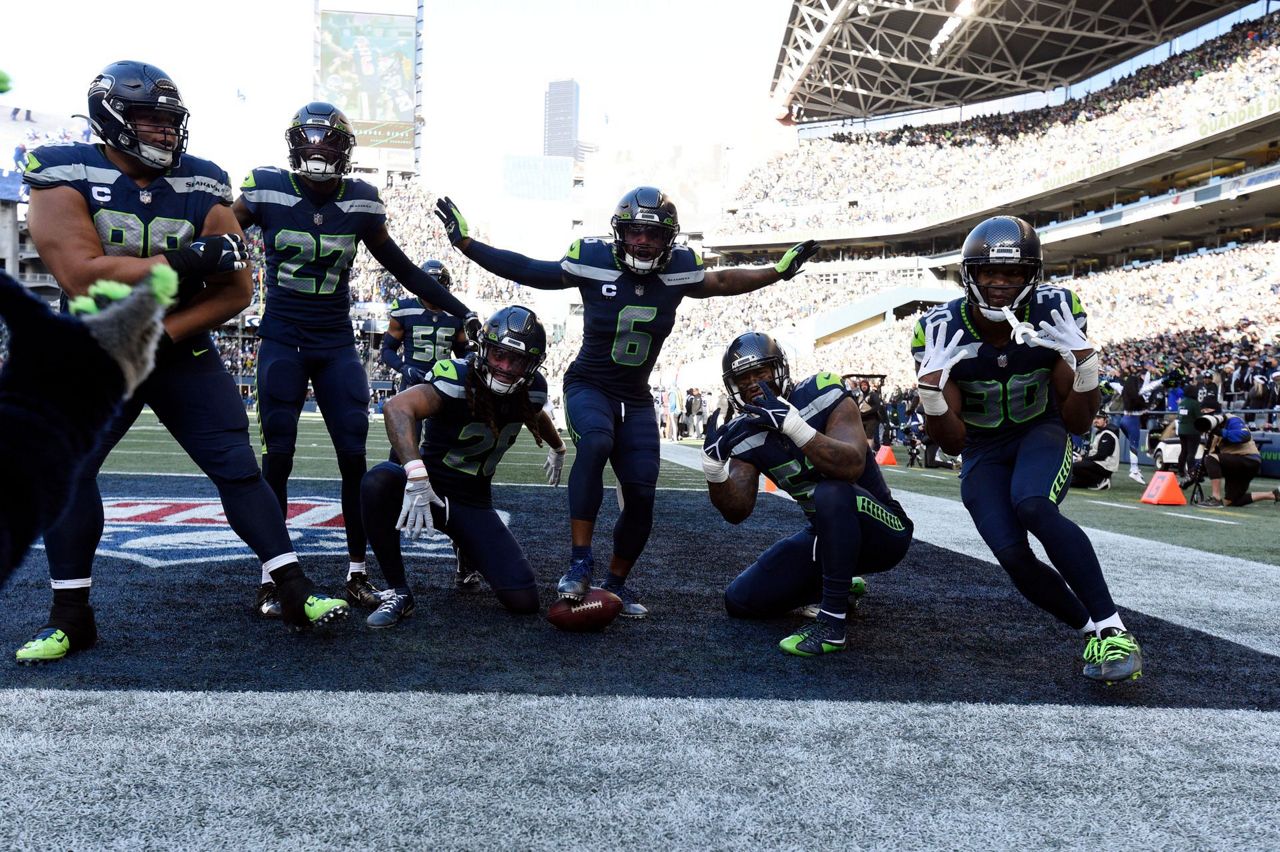 Jacobs caps huge day with TD in OT, Raiders beat Seahawks