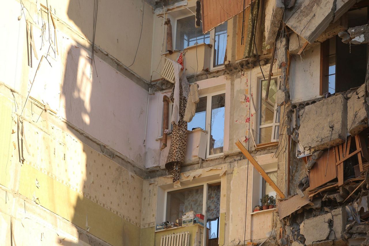 Russia: 4 dead in apartment collapse, apparent gas explosion