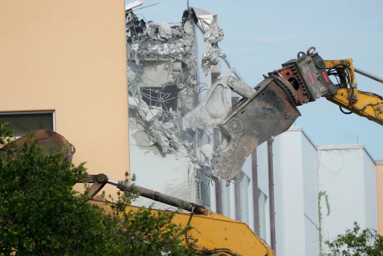 Demolition of the Parkland classroom building where 17 died in 2018 ...