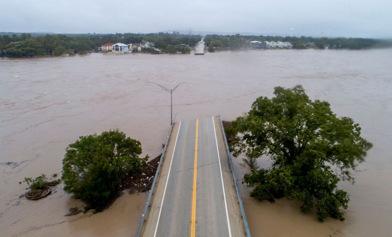 Floods destroy bridge, force evacuations in Central Texas