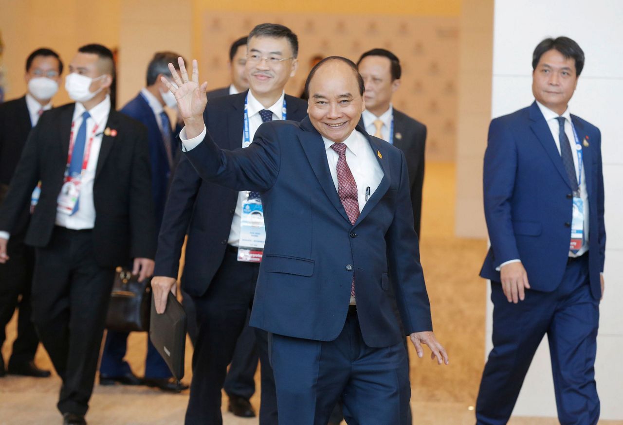 Threats to peace dominate Asia-Pacific leaders' summit