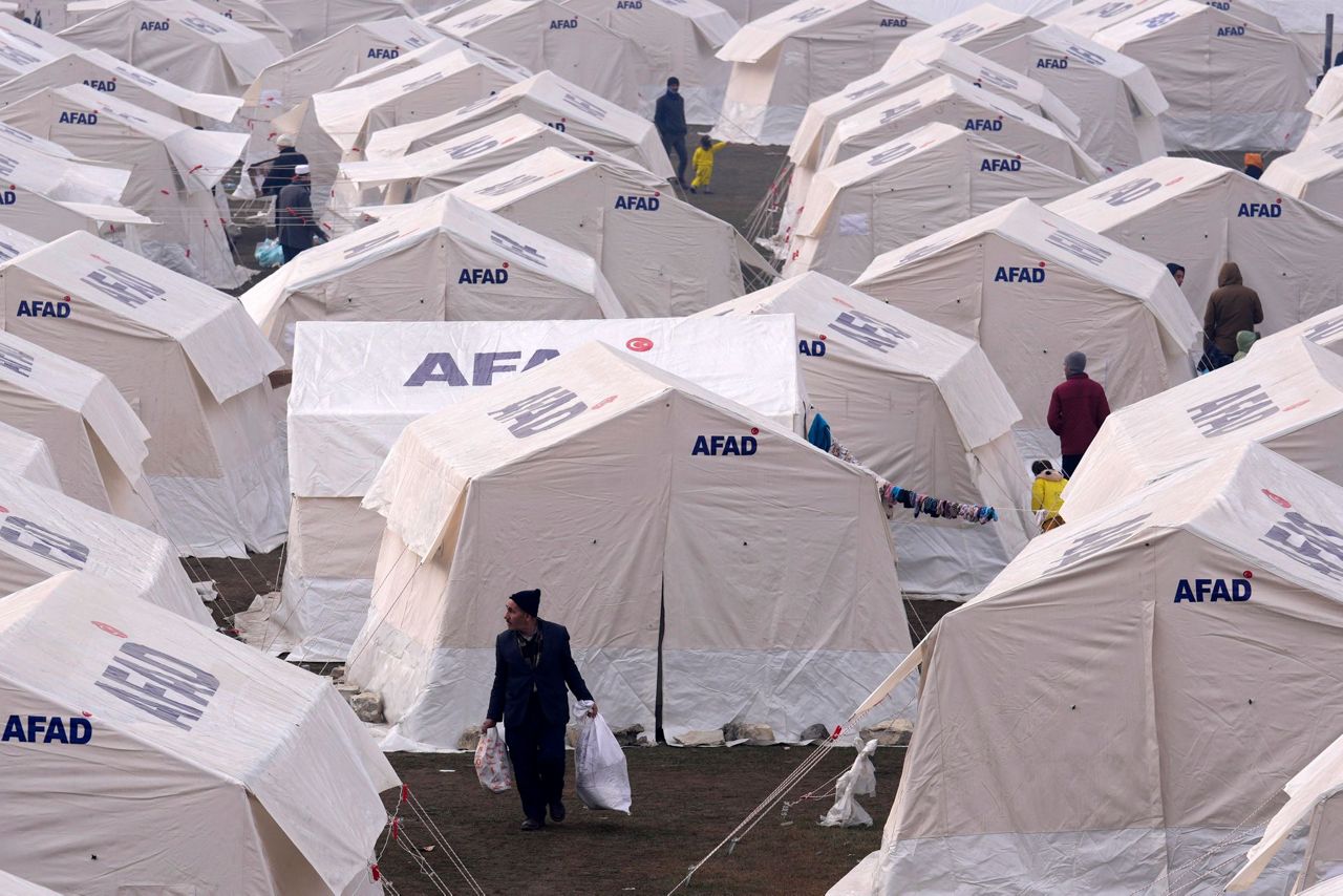 Live Updates I Focus turns to quake aid but rescues continue