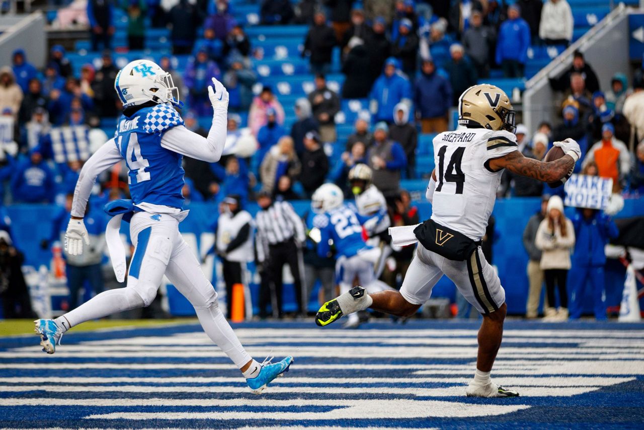 Vanderbilt stuns Kentucky to end 26-game SEC losing streak