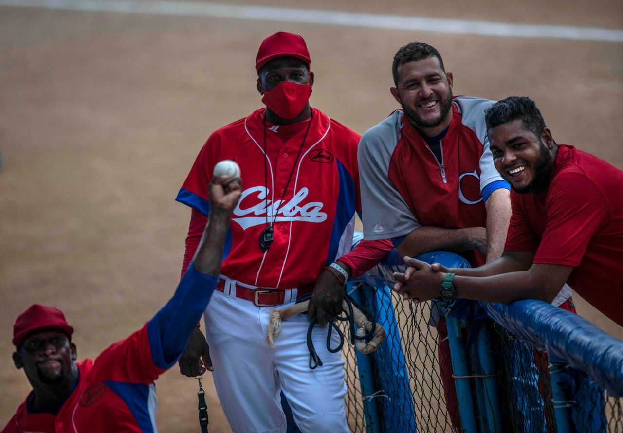 US grants Cuban baseball players visas days before tourney