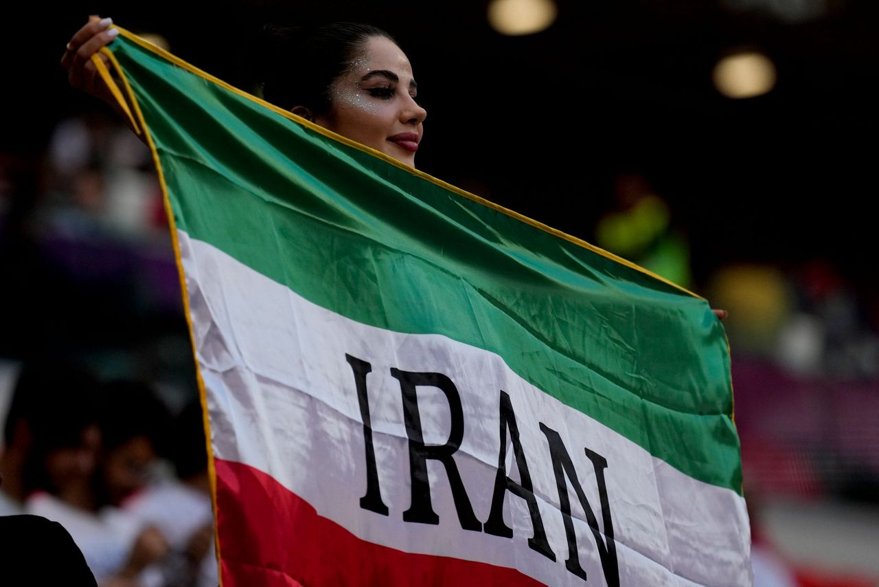 US soccer displays Iran flag minus Islamic Republic emblem