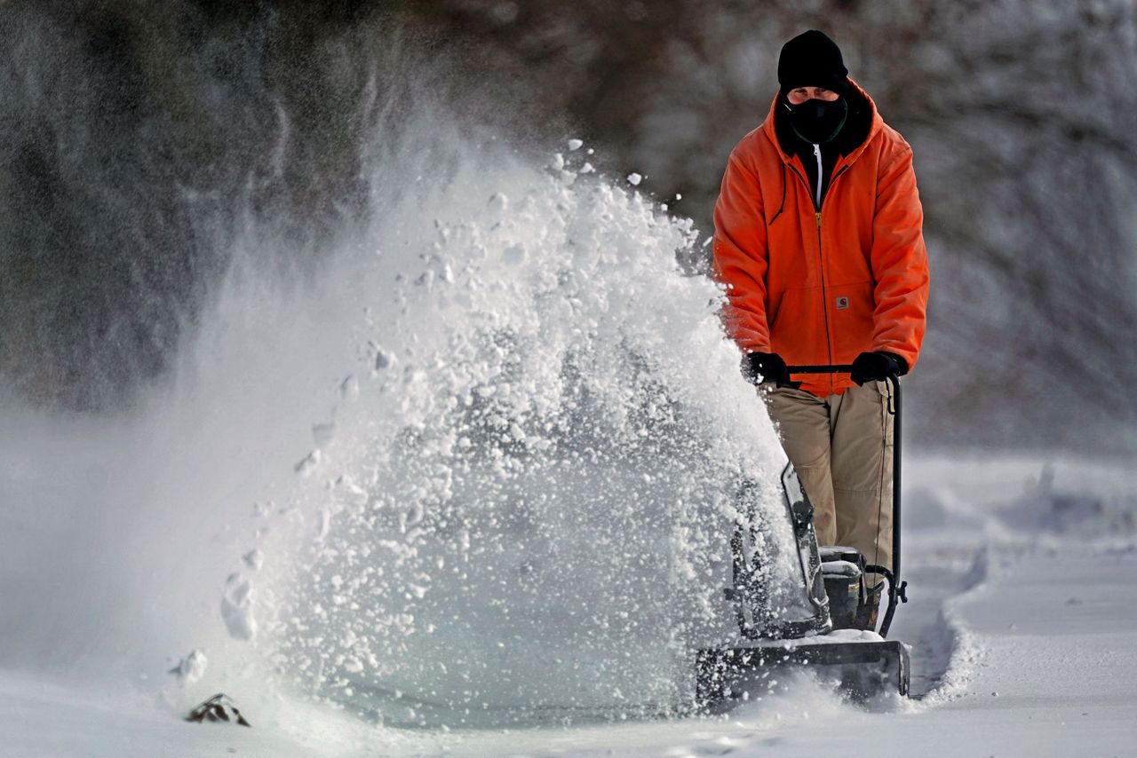 Winter storm packing snow, freezing rain moves across US