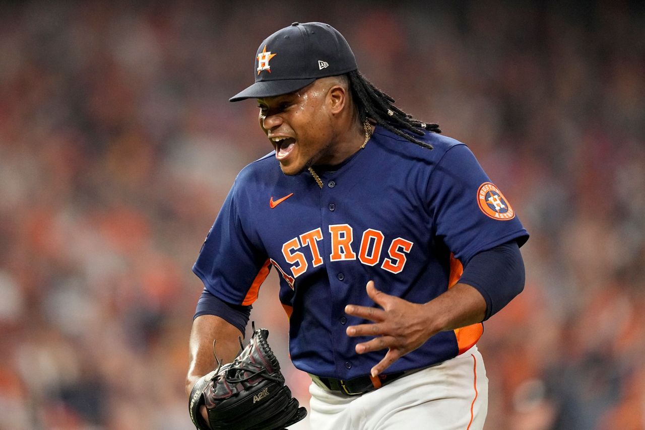 Astros burst ahead, beat Phillies 5-2, tie World Series 1-1