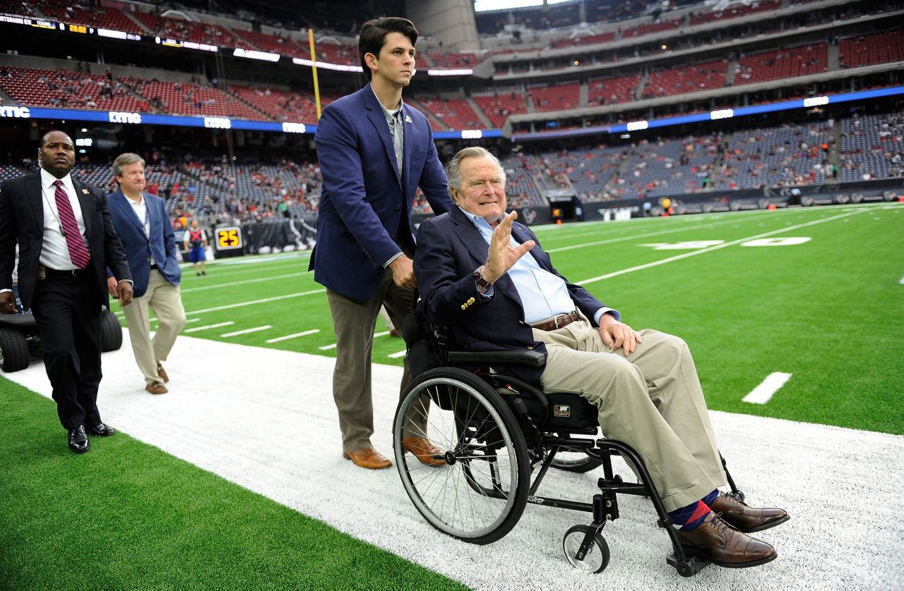 Photos: George HW Bush Through the Years