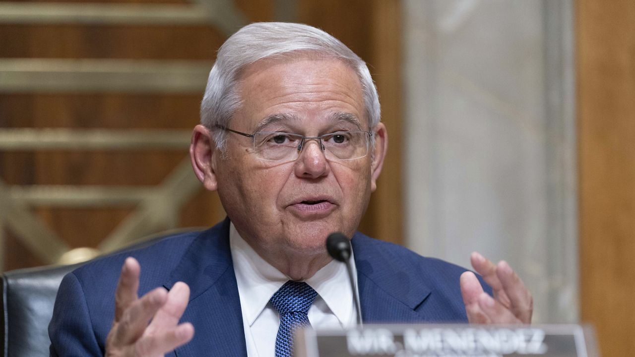 Nj Sen Bob Menendez Wife Indicted On Bribery Charges