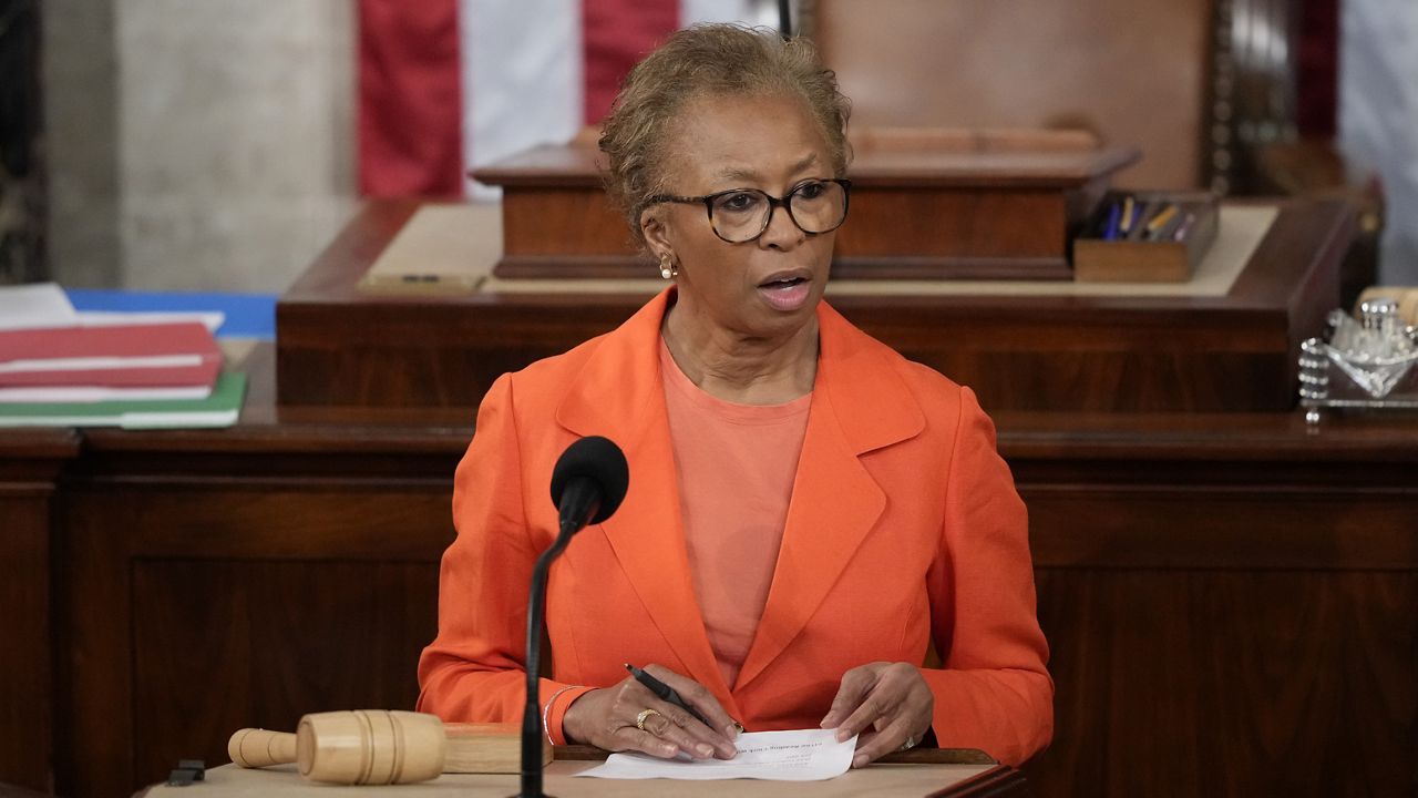 Former House clerk Cheryl Johnson honored with award