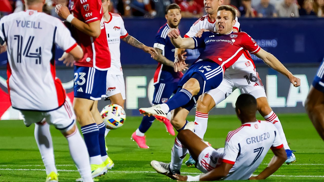 Dallas opens with 2-1 victory over Earthquakes