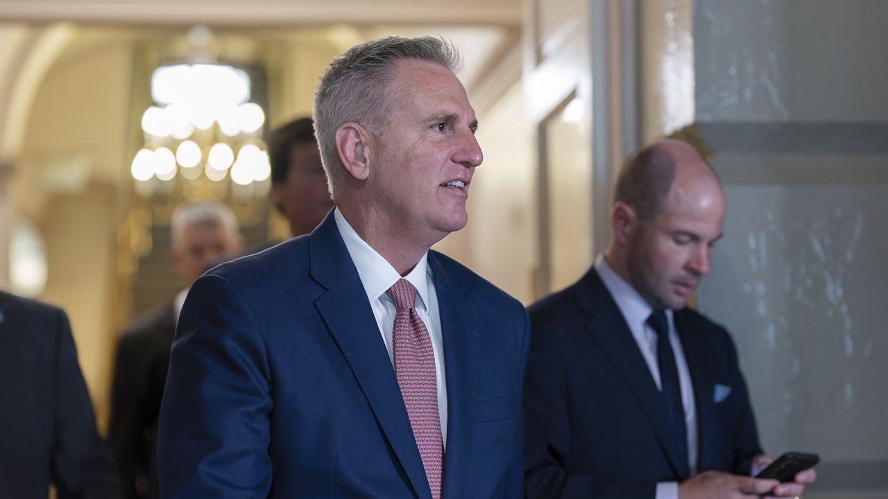 N.Y. Dems vote to oust McCarthy, GOP vote to save him