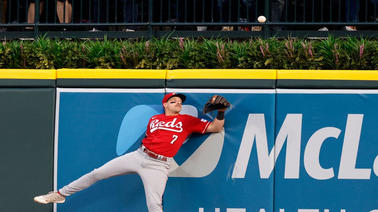 Reds win 4-3 win over Tigers
